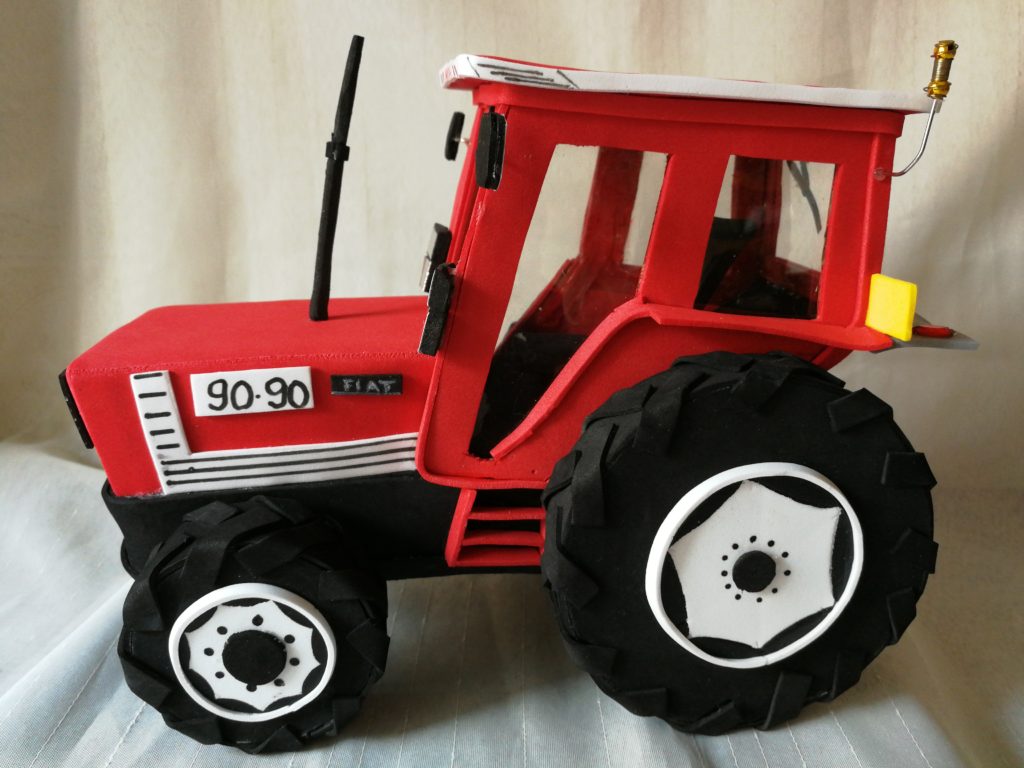 Tractor en goma eva, boda Víctor y Yasmina | Mismanus